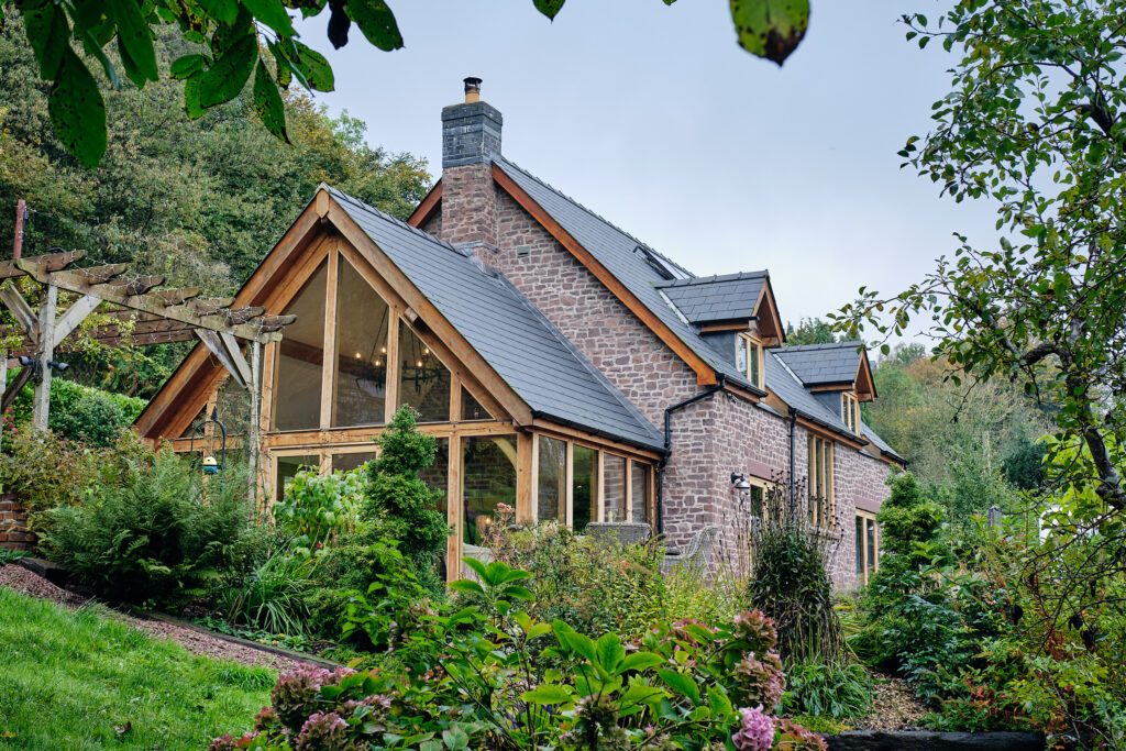Oak frame house in the countryside - Monnow Interiors